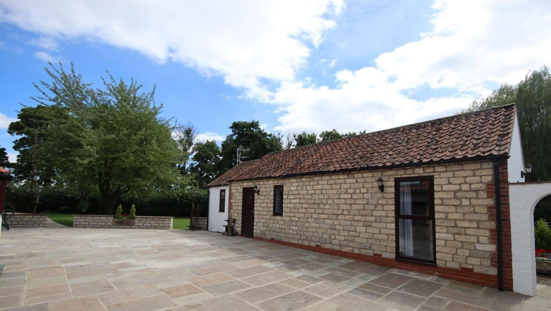 Two Bedroom Hot Tub Cottage In Pickering - The Old Pig Sty