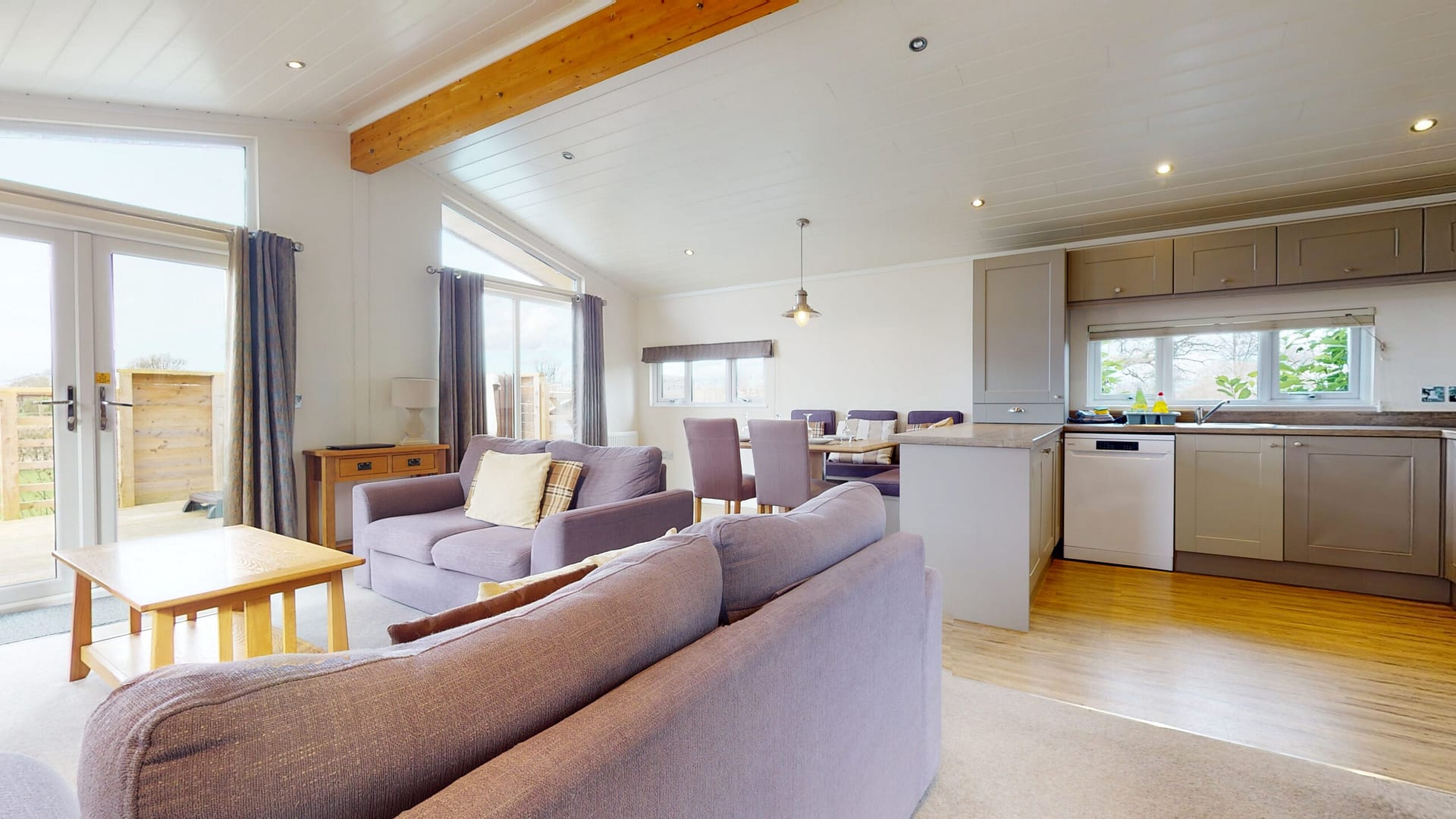 2 Bedroom Lodge With Hot Tub In Pickering - Barker Stakes